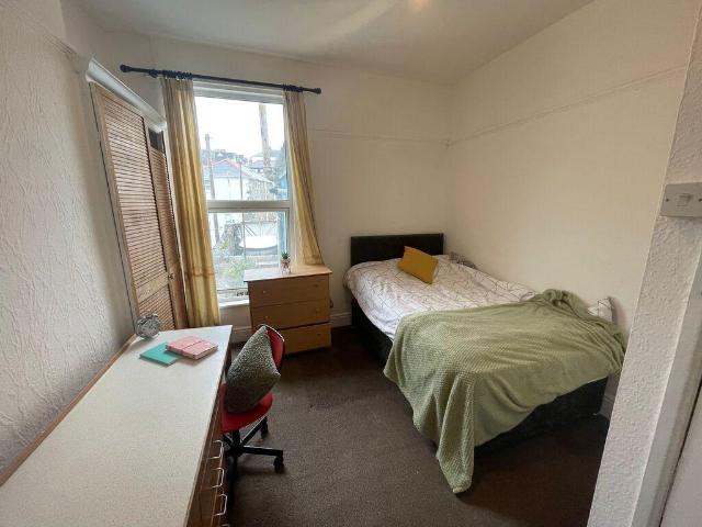 5 bedroom house share to rent
