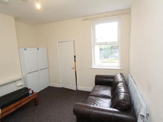 5 bedroom house share to rent
