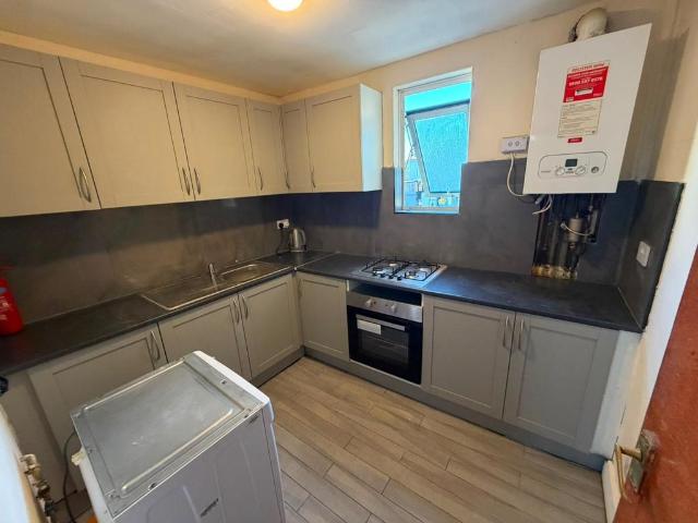 5 bedroom flat to rent