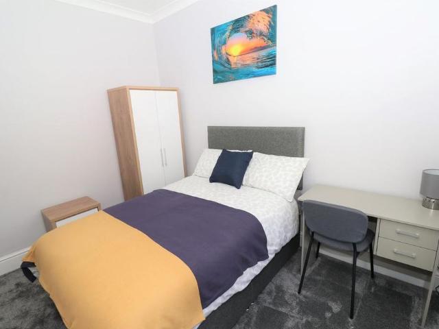 5 bedroom house share to rent