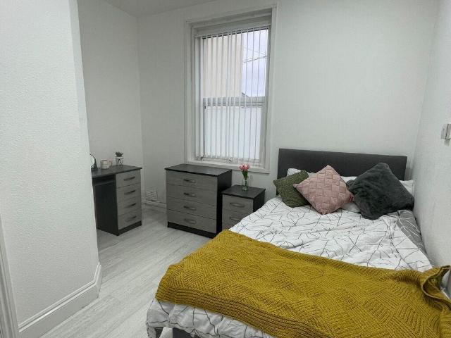 5 bedroom house share to rent