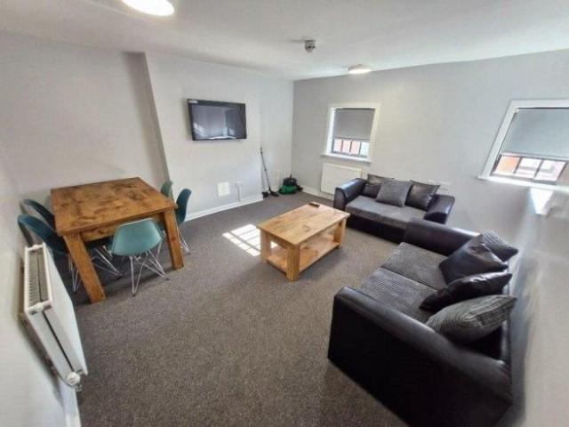 5 bedroom house share to rent