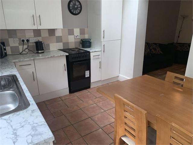 5 bedroom house share to rent