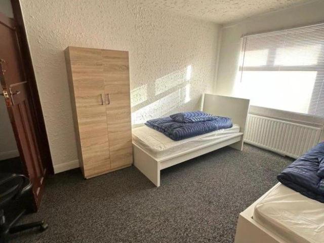 5 bedroom house share to rent