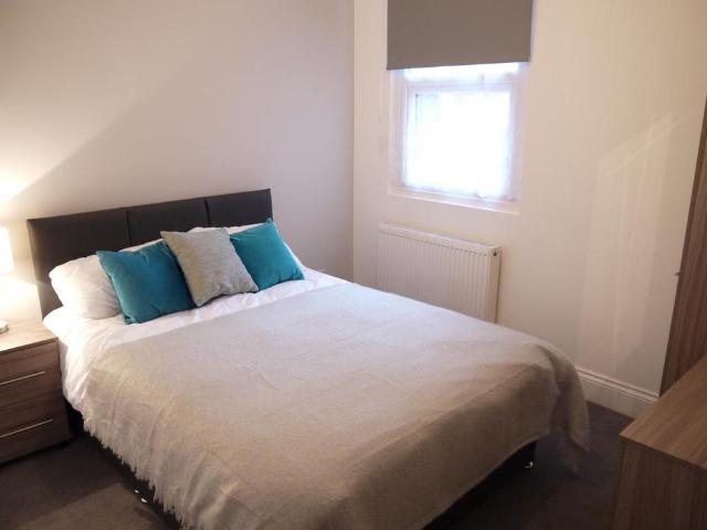 5 bedroom house share to rent