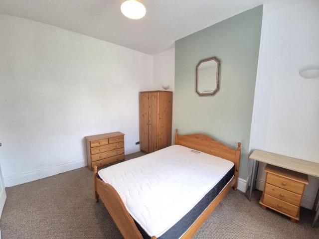 5 bedroom house share to rent