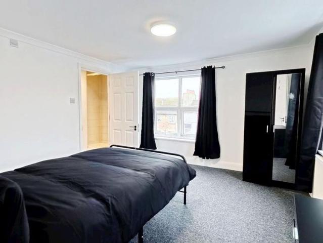 5 bedroom house share to rent