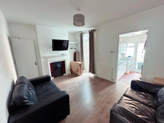5 bedroom house share to rent