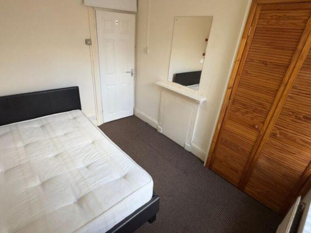 5 bedroom house share to rent