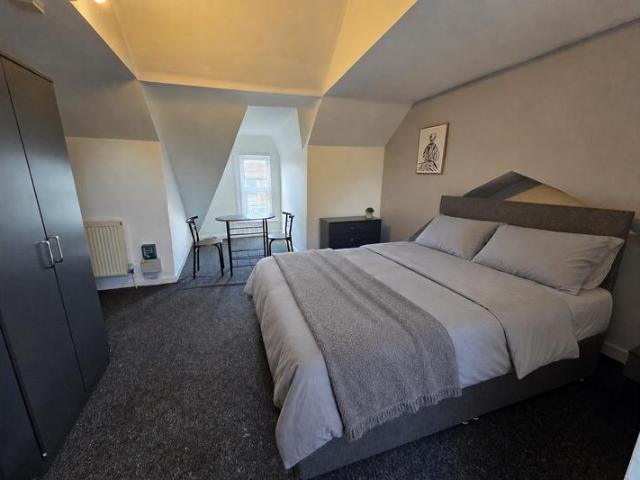 5 bedroom house share to rent