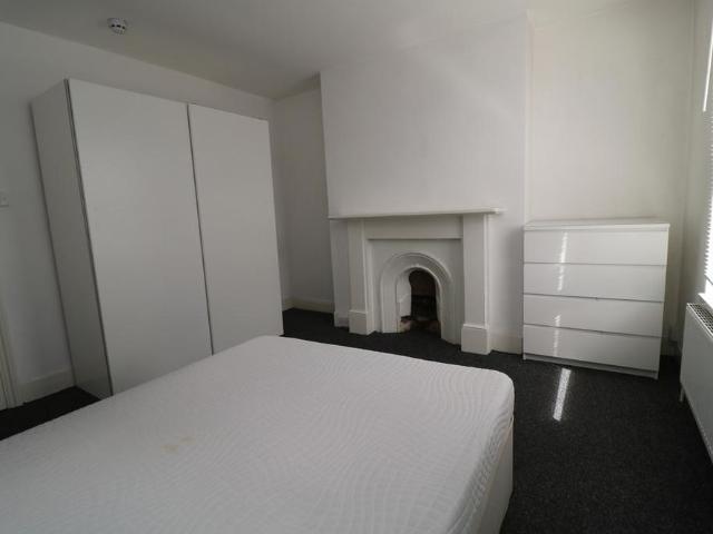 5 bedroom house share to rent