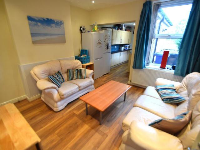5 bedroom house share to rent