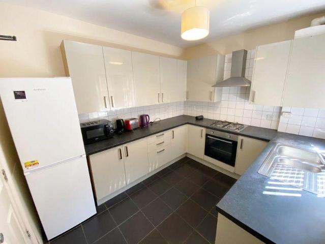 5 bedroom house share to rent