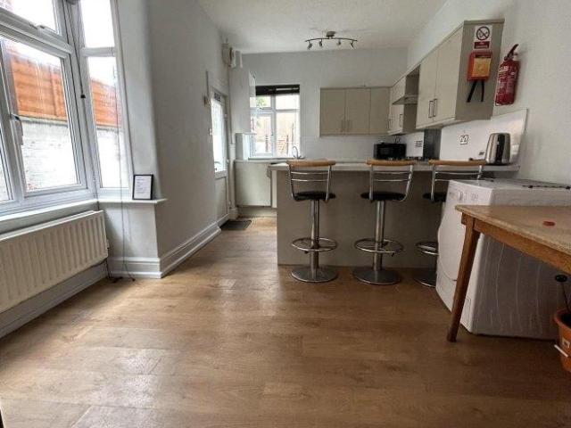 5 bedroom house share to rent