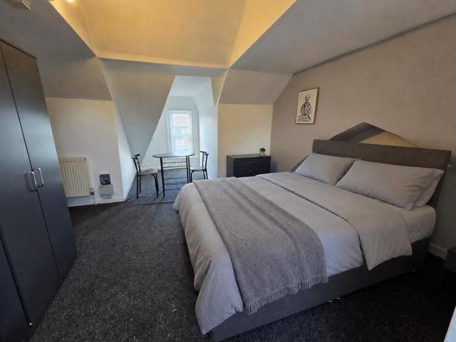 5 bedroom house share to rent