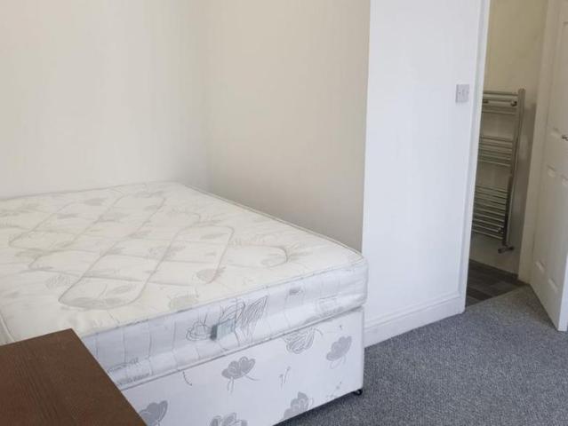 5 bedroom house share to rent