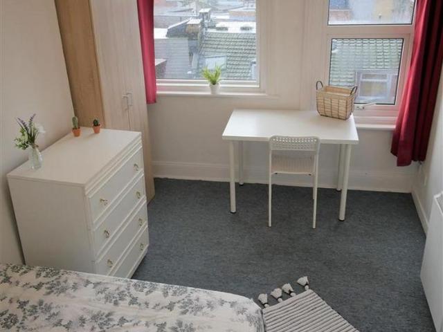 5 bedroom house share to rent