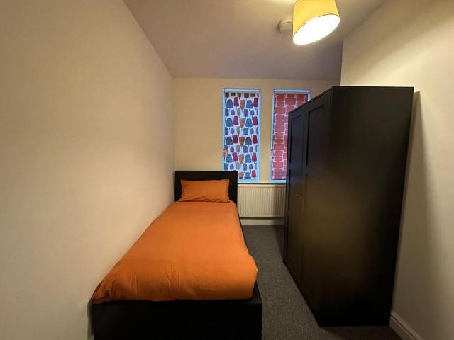 5 bedroom house share to rent