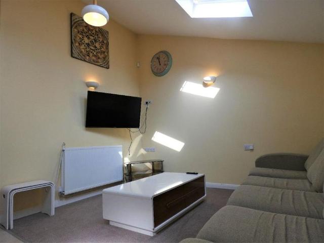 5 bedroom house share to rent