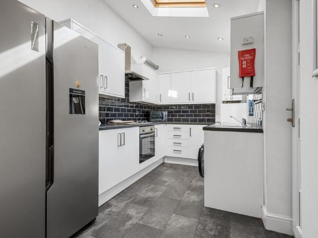5 bedroom house share to rent