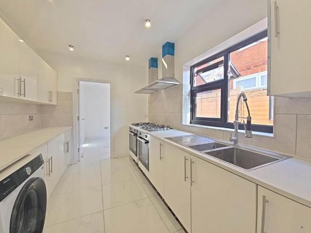 5 bedroom house share to rent