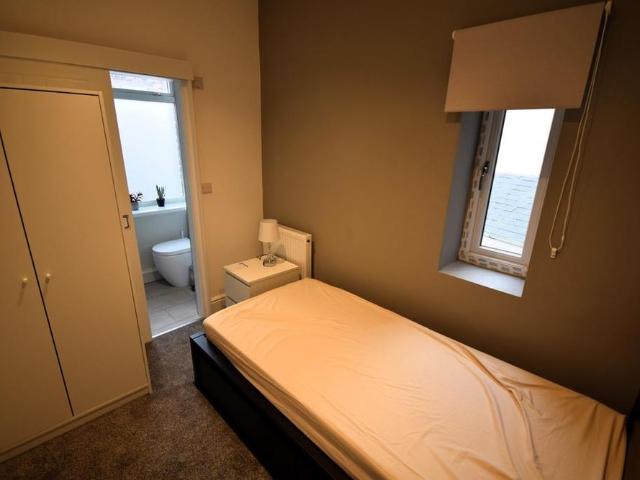 5 bedroom house share to rent