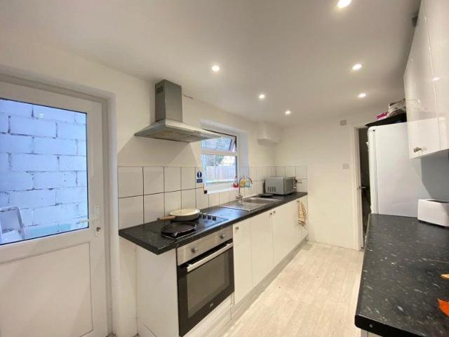 5 bedroom house share to rent