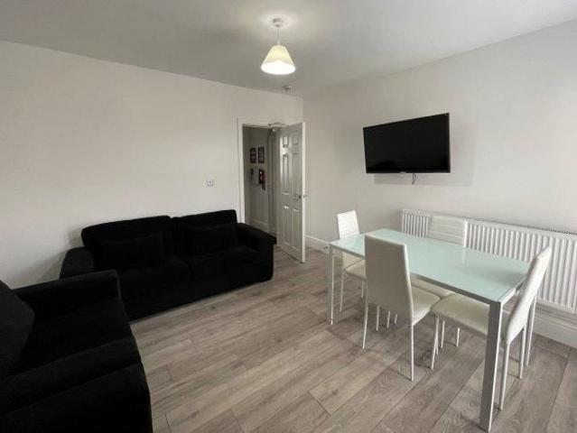 5 bedroom house share to rent