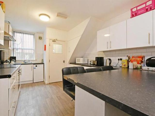 5 Bedroom House Sheffield Sheffield LS99029314