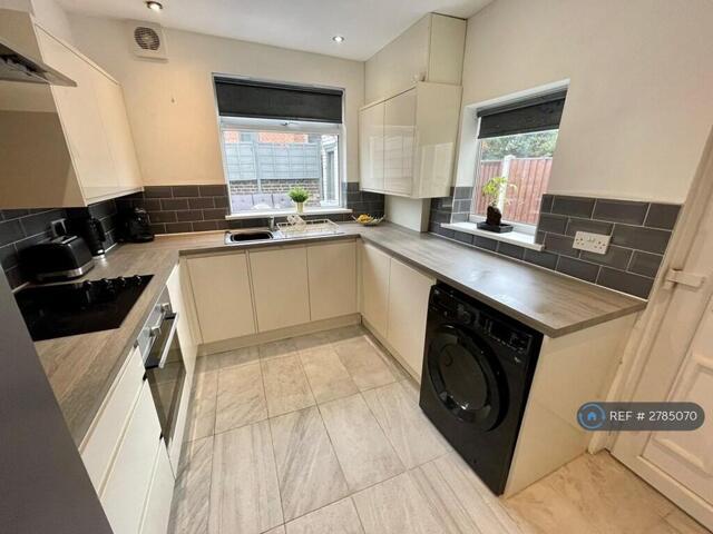 5 Bedroom House Sheffield South Yorkshire LS100494270