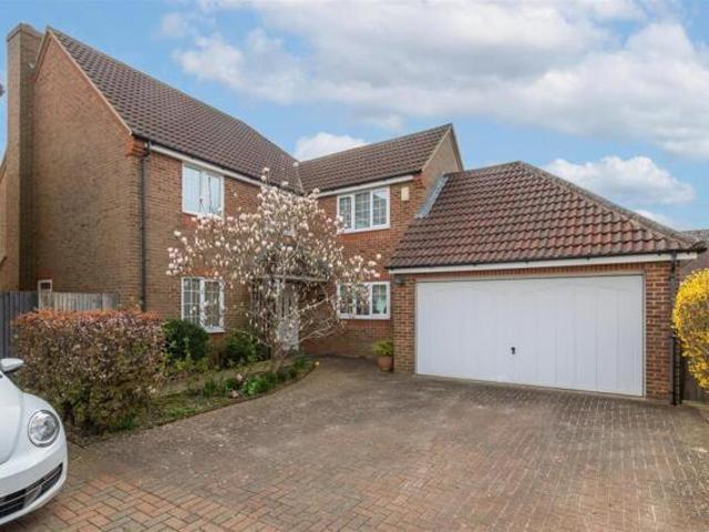 5 Bedroom House Shefford Bedfordshire LS100366181