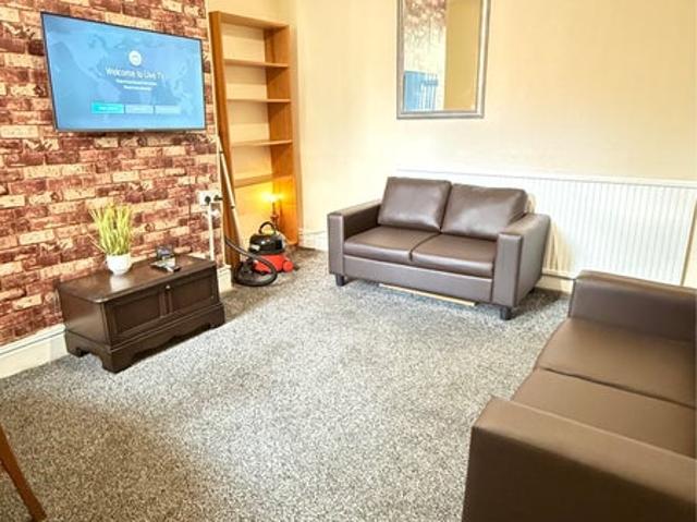 5 Bedroom House | Sidney Grove | S121