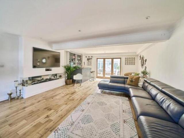 5 Bedroom House Slough Surrey 100023789