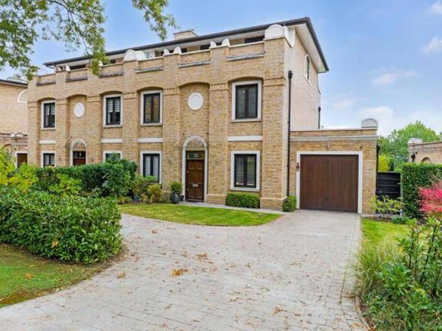 5 Bedroom House Stanmore Greater London 100855199