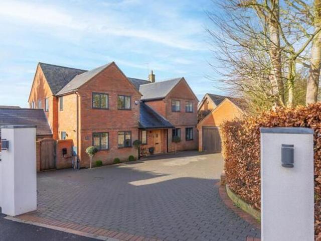 5 Bedroom House Stewkley Buckinghamshire LS100398347