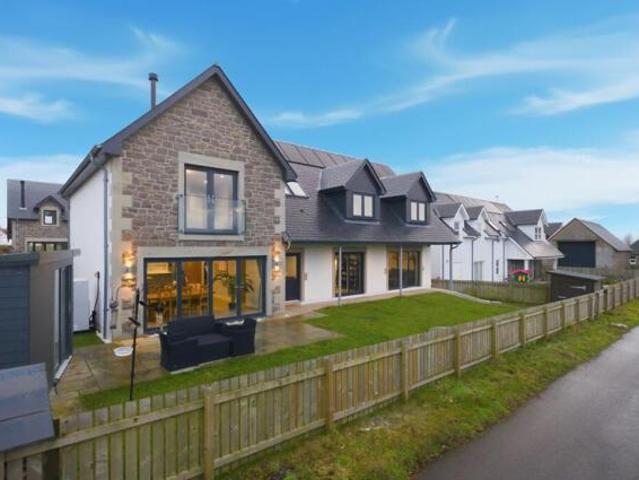 5 Bedroom House Stirling Stirling LS100023841
