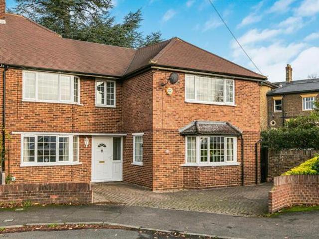 5 Bedroom House Sunbury Surrey 98118692