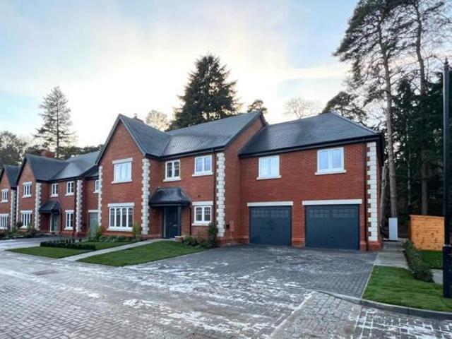 5 Bedroom House Surrey Great London 98649211