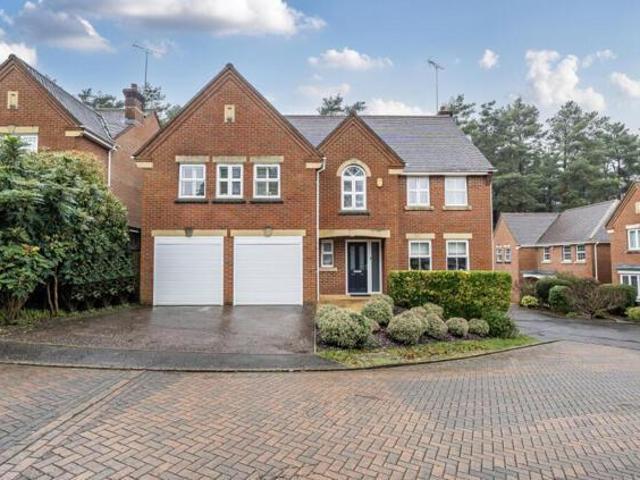 5 Bedroom House Surrey Great London LS99571851
