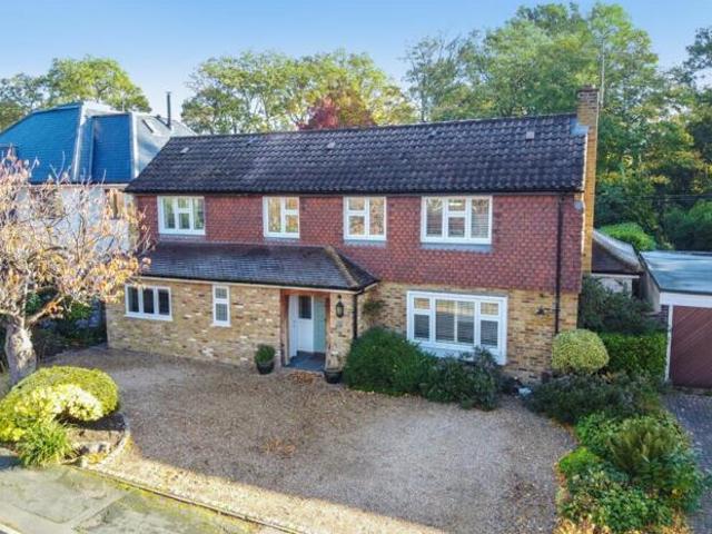 5 Bedroom House Surrey Surrey 101060019
