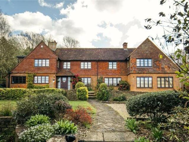 5 Bedroom House Surrey Surrey LS101677878