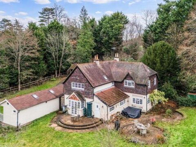 5 Bedroom House Surrey Surrey LS99029481
