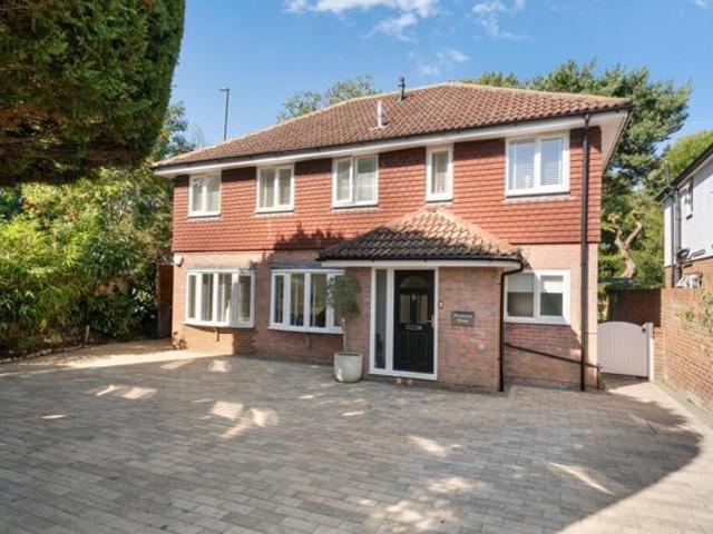 5 Bedroom House Surrey Surrey LS99523856