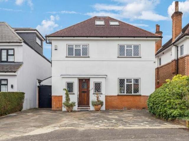 5 Bedroom House Pinner Greater London LS98649196
