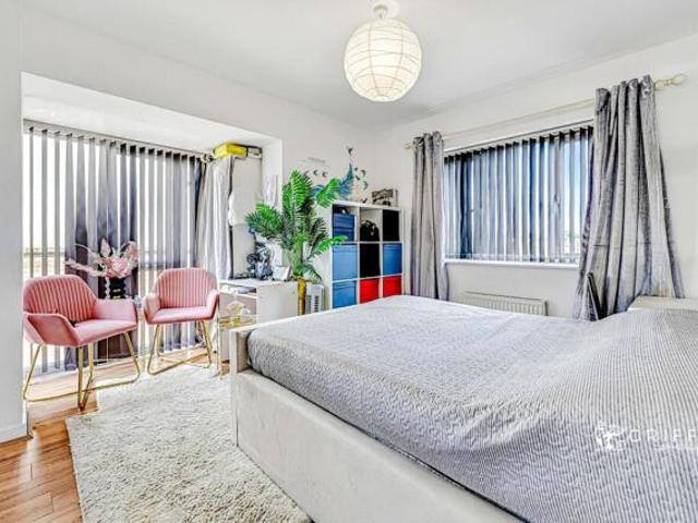 5 Bedroom House Purfleet Thurrock LS99277758