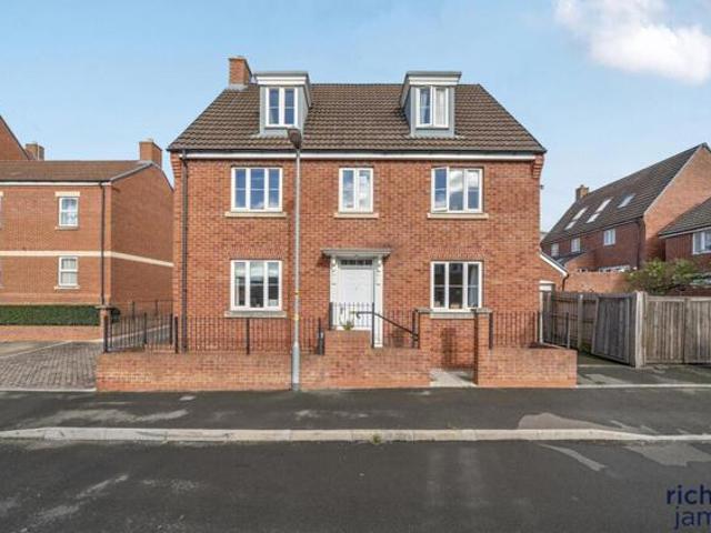 5 Bedroom House Royal Wootton Bassett Swindon LS100953479