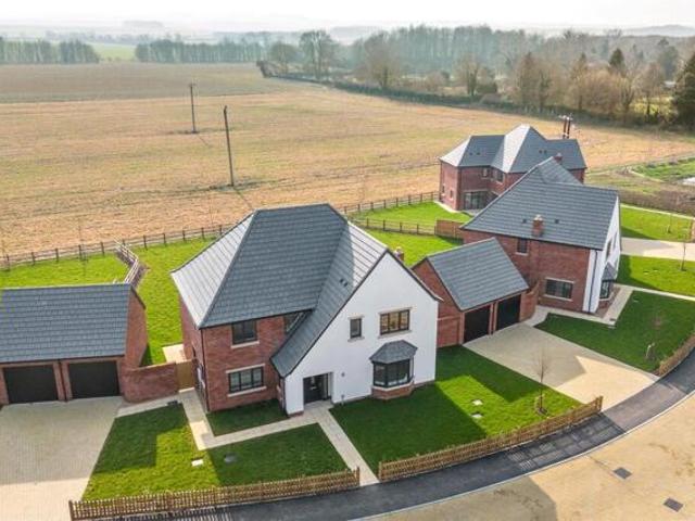 5 Bedroom House Royston Royston 99608288