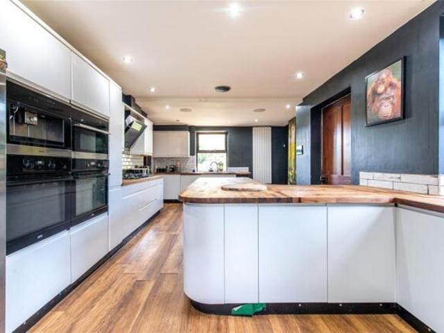 5 Bedroom House Rochester Medway 98718124