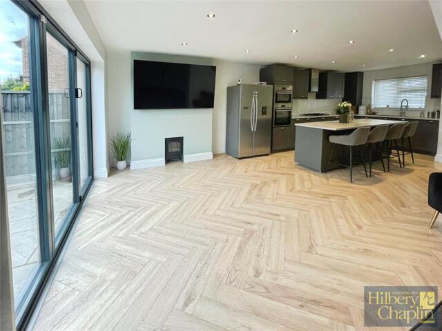 5 Bedroom House Romford Greater London 101025736