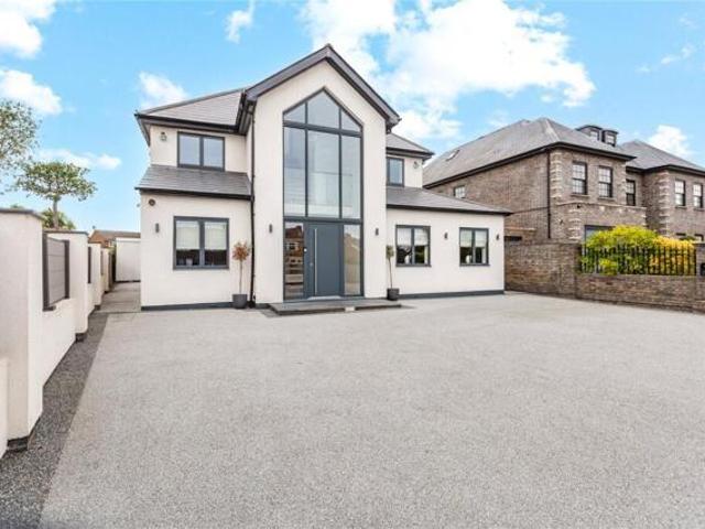 5 Bedroom House Romford Greater London LS98903520